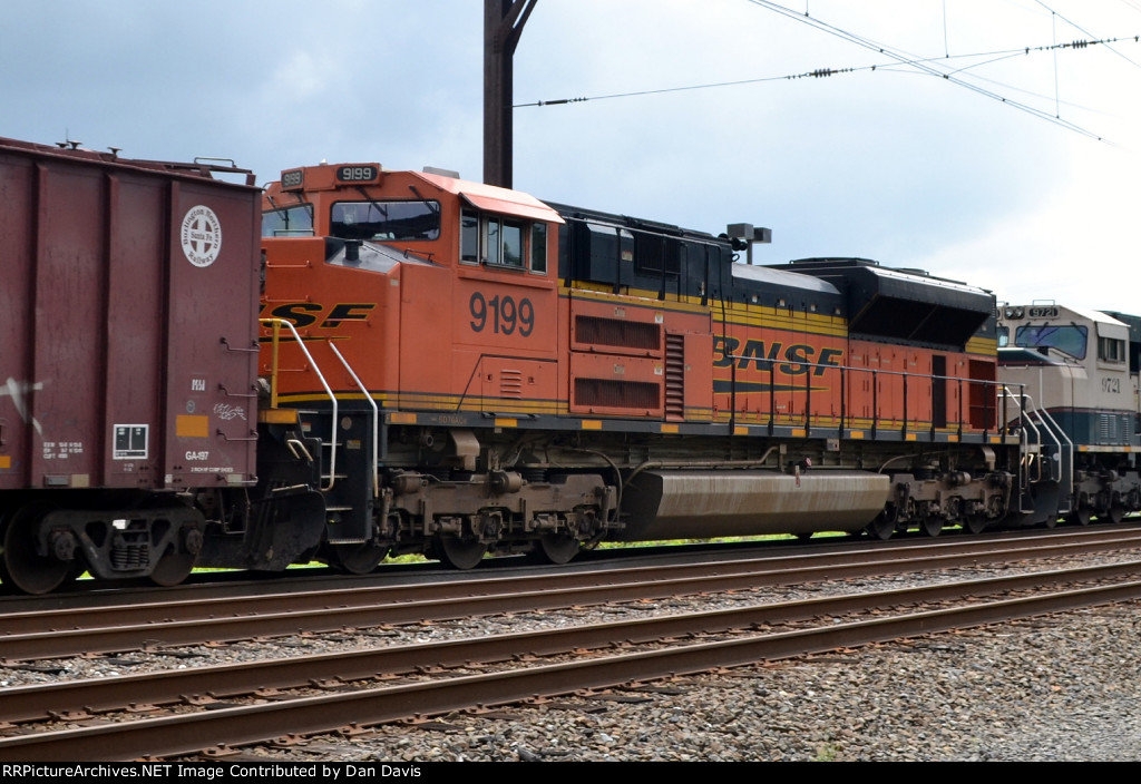 BNSF SD70ACe 9199 trails on K040-02